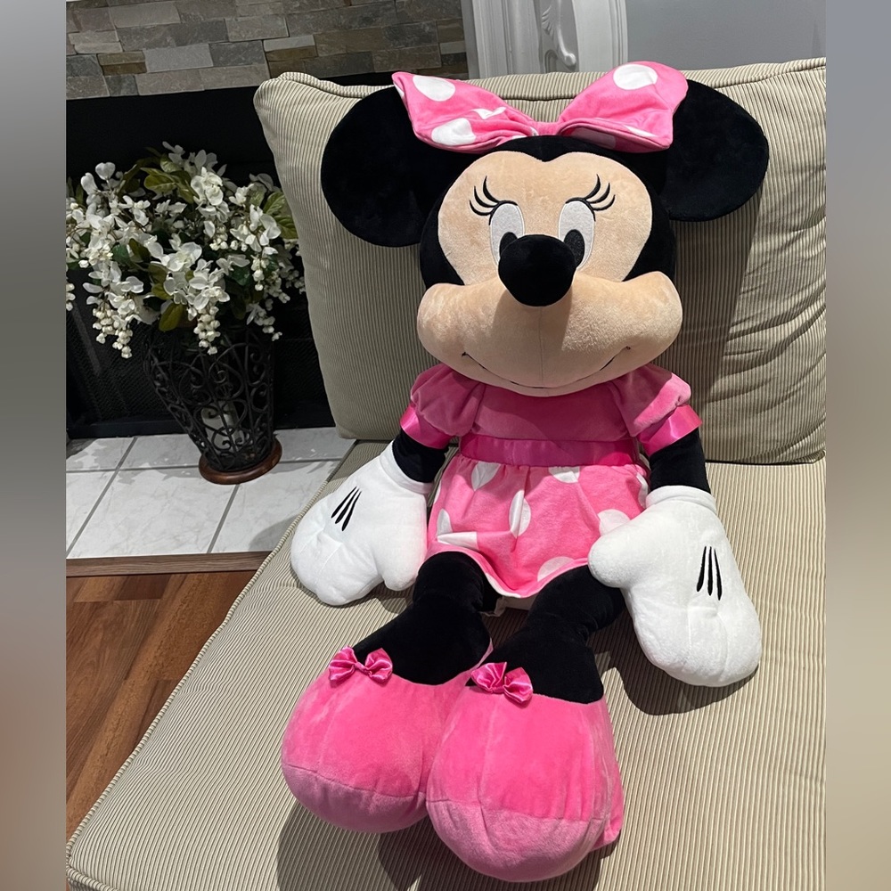 Minnie Mouse Is Ready For Barbie 42” - Gem